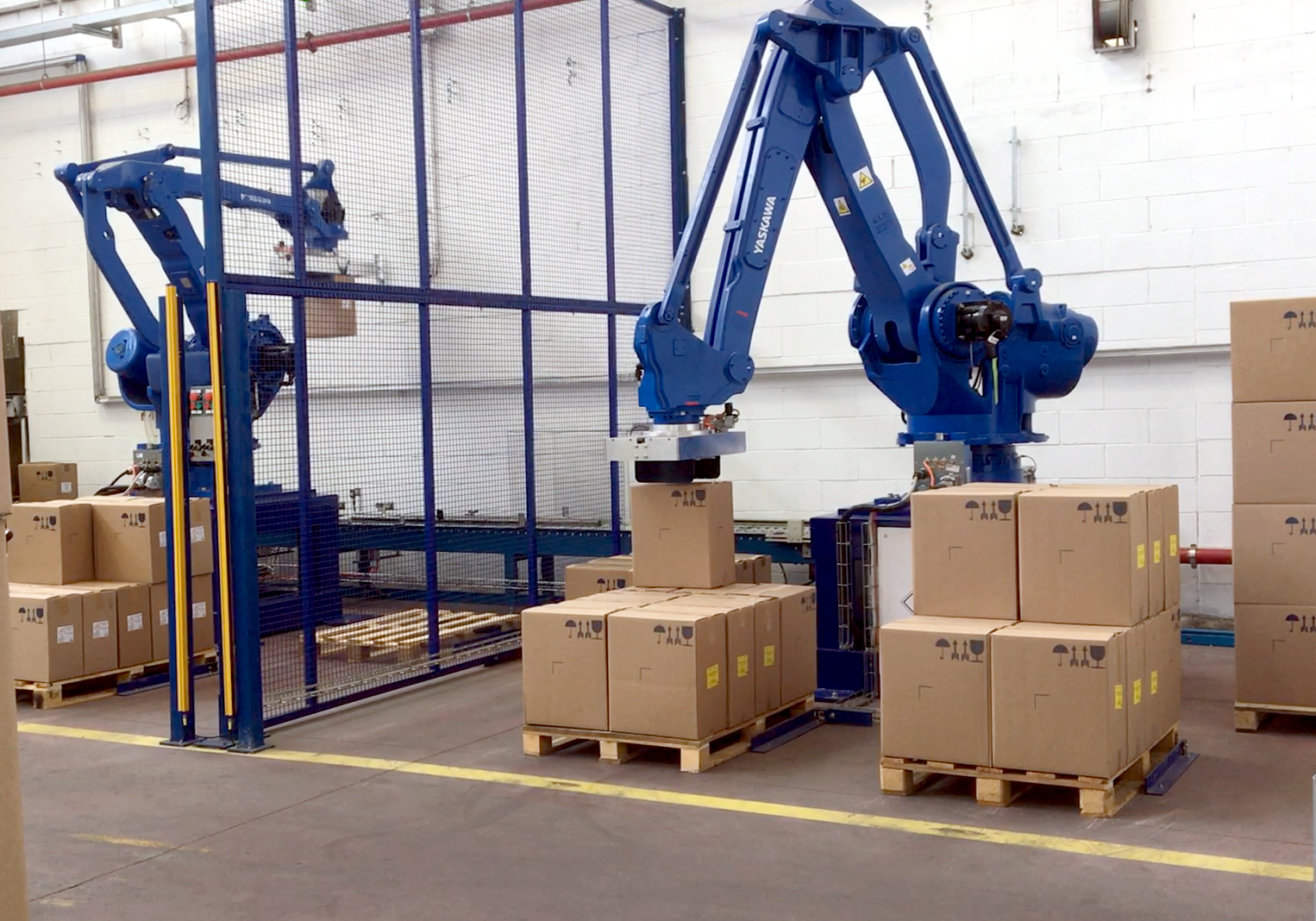 Robots vs. rails: palletizing approaches compared